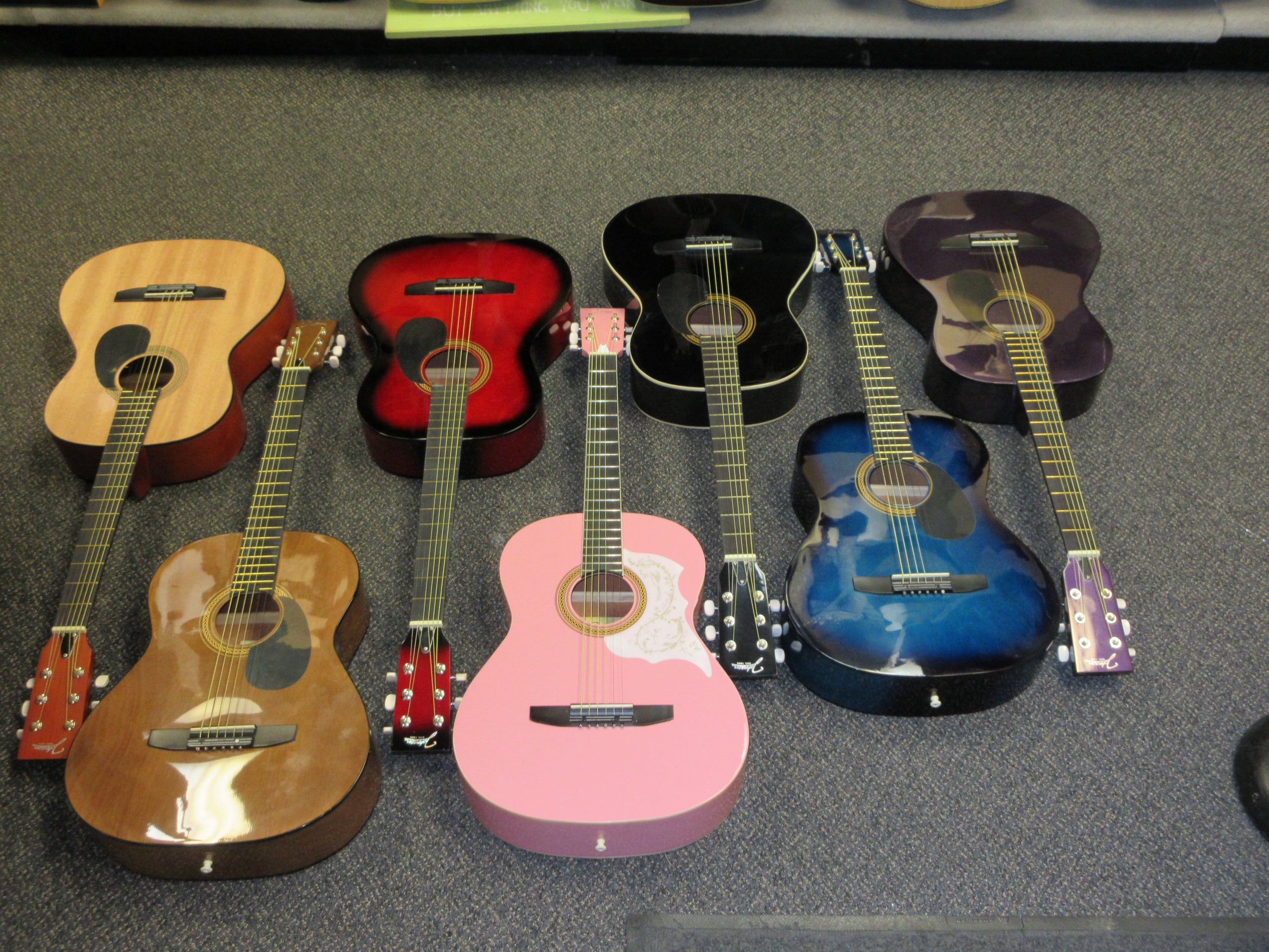 acoustic guitars in 7 colors | Guitars and More
